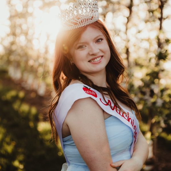 Michigan Apple Queen - Michigan Apples