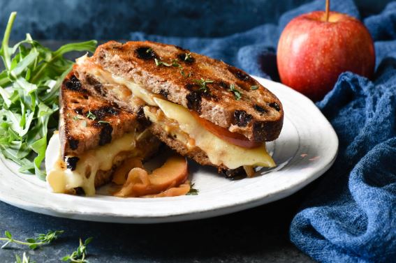 Fall for Flavor: A Michigan Apple Shopping & Cooking Guide